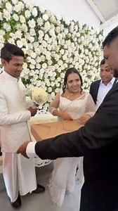 62K views · 982 reactions | වෙඩින් එකට දෙනවනම් දෙන්න ඕන ගනන් කරලා ඉවරකන්න බැරිවෙන තරමේ තෑග්ගක් කිව්ව එක යාලුවෝ සීරියස් ගත්තම... | Bride&Groom.lk | Facebook