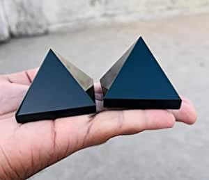 Amazon.com: 2Pcs Set Natural Polished Black Shungite Pyramid 40-50MM Desk Decor Shungite Stone - Chakra Stones Healing Crystals Meditation Pyramids for Negative Energy EMF Protection Detox Purification Crystal : Health & Household