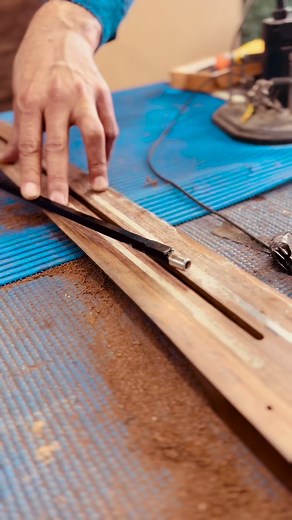 3.6K views · 173 reactions | Warwick preparación cambio truss rod #trussrod #luthier #laudero #warwick #warwickbass #carpinteria #bass #cracck #repair #reparacion #Reparaciones | Humberto Perez | Facebook