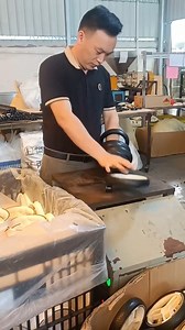 Assembling toy wheels process | The world in your screen