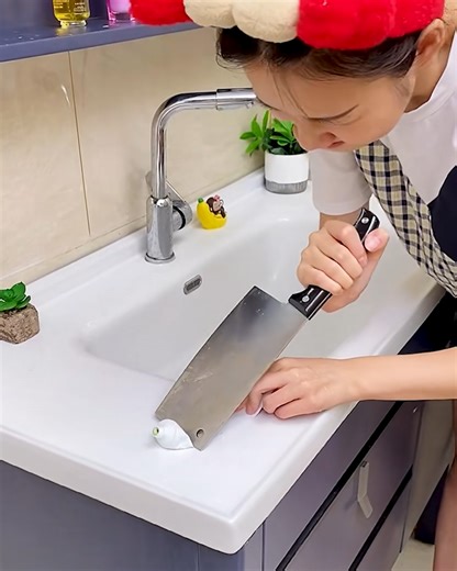 Toothpaste Squeezer To The Rescue! | Creative Bee